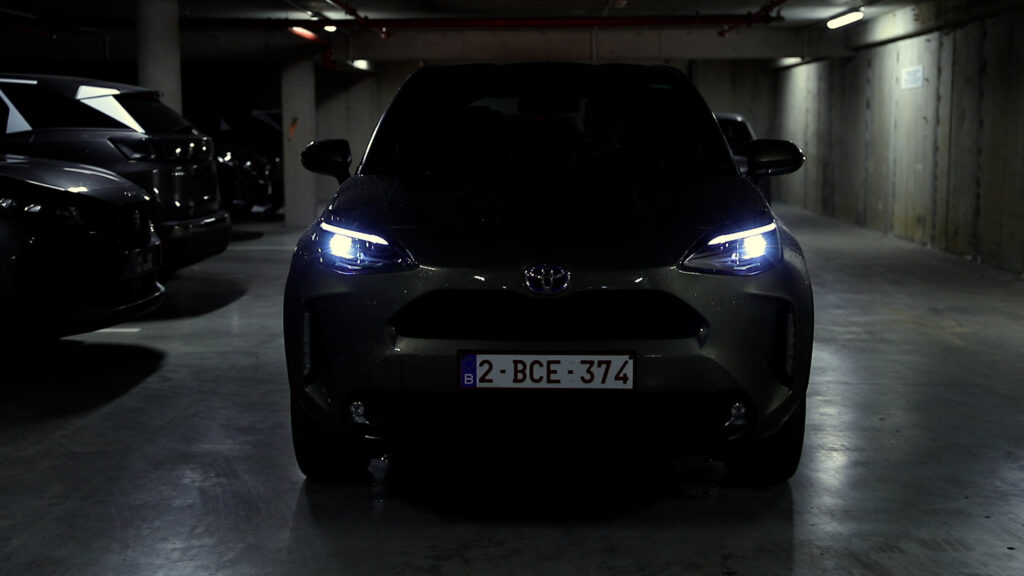 TOYOTA YARIS CROSS HYBRID NIGHT POV TEST RIDE - Proefritten