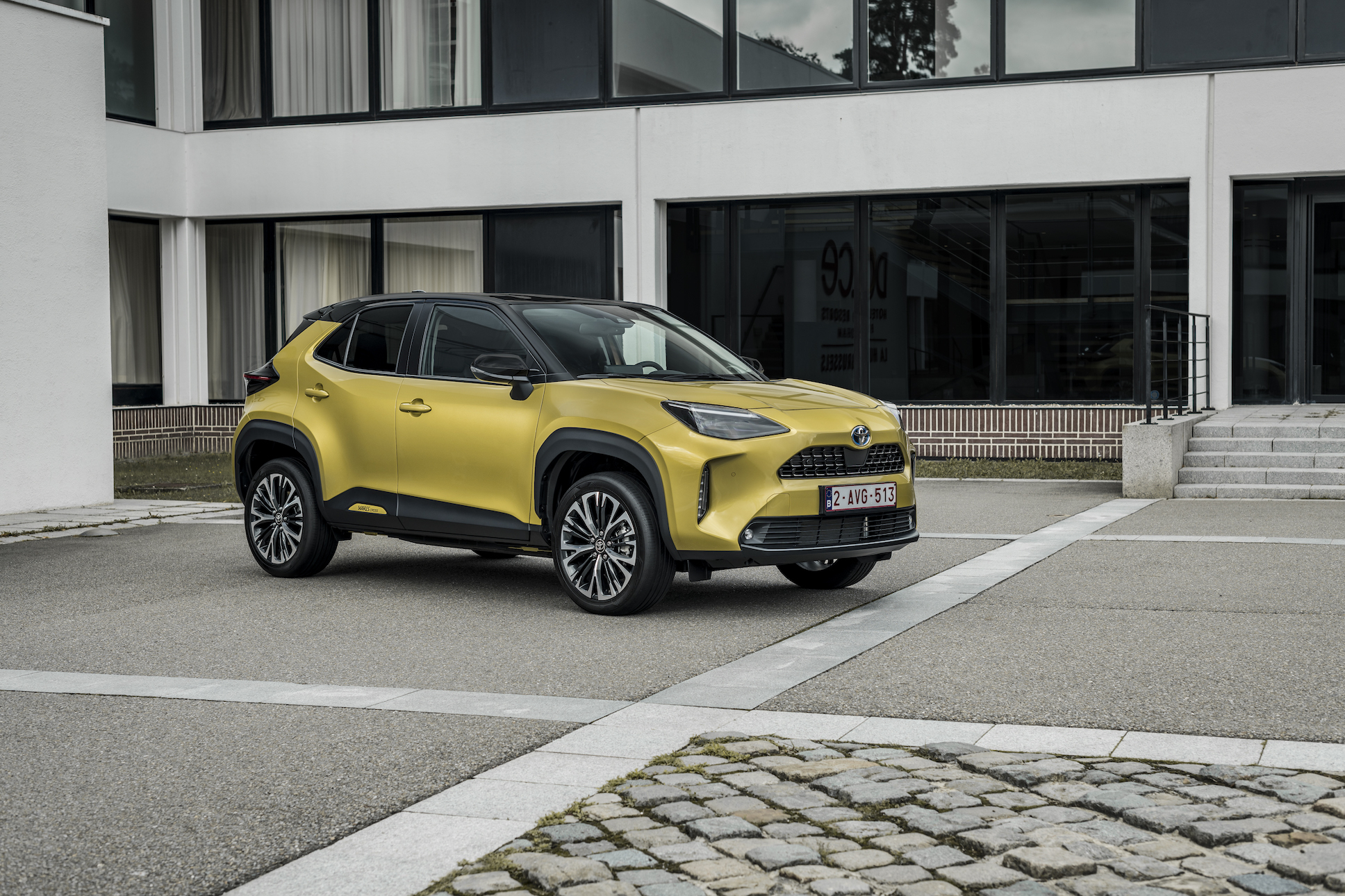 2021 TOYOTA YARIS CROSS HYBRID POV TEST DRIVE - Proefritten
