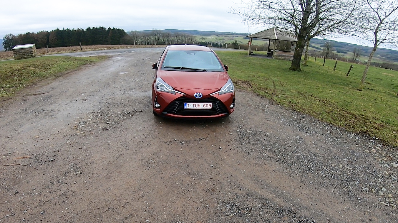 2019 Toyota Yaris Hybrid 100 Hp POV Test Drive - Proefritten