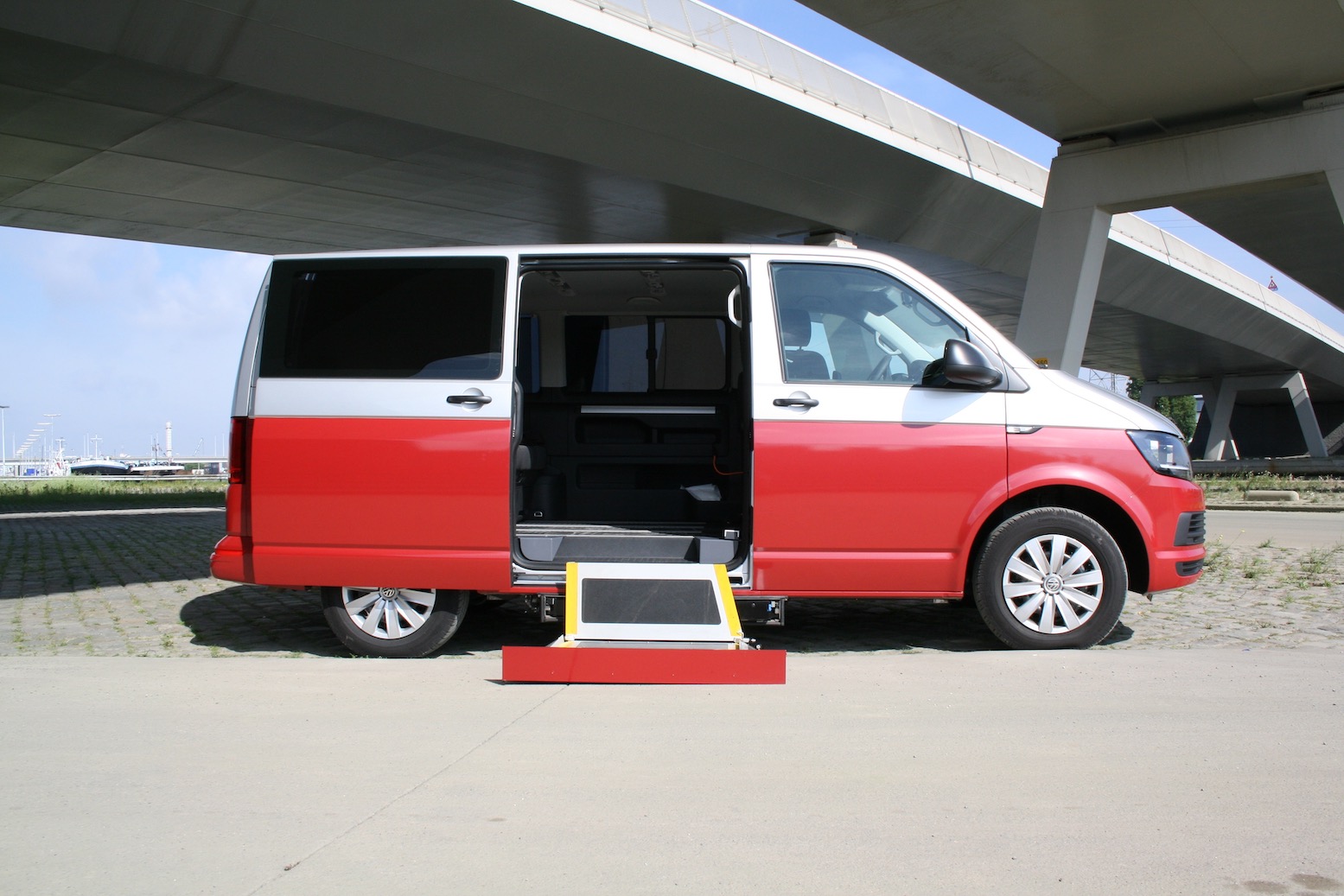 2016 VW Multivan 2.0 TDI Adapté Avec élévateur Latéral Pour Fauteuil ...