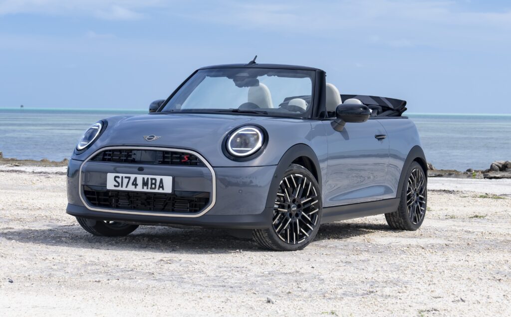 2025 MINI COOPER S CABRIO 204 PK POV TESTRIT - Proefritten